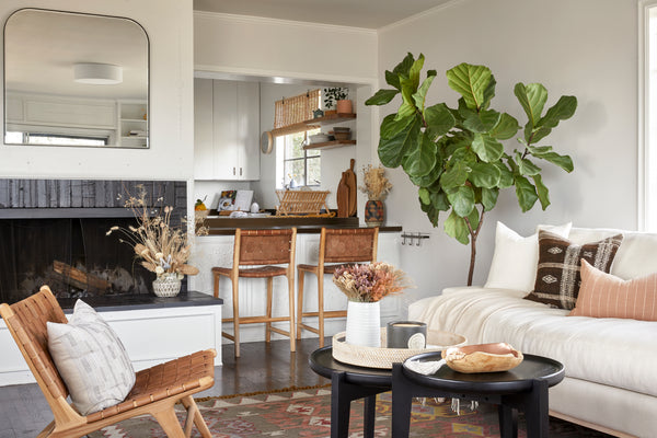 AT HOME WITH BETSY SIMON – Saffron + Poe